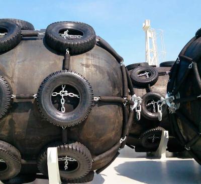 China Sich hin- und herbewegende pneumatische Yokohama-Fender 50Kpa mit Kettenreifen-Netz zu verkaufen