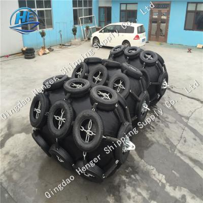 China defensa neumática hidráulica Yokohama neumático del 1.35*2.5m de goma con el tipo negro de la envoltura de los neumáticos en venta