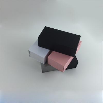 China Small custom design cardboard packaging paper folding gift box with magnets for sale