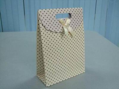 China Customized recyclable cardboard paper wedding bags with die cut handle gift pouch for sale