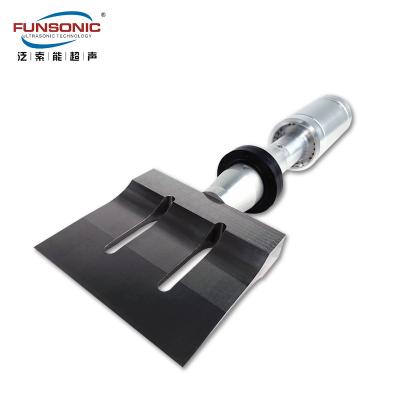 China 20Khz Ultrasonic Rubber Cutting Machine With 150mm Customized Titanium Blade for sale