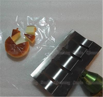 Cina alimento ultrasonico della tagliatrice del formaggio 20Khz, taglierina ultrasonica del dolce con la lama del titanio di 305mm in vendita