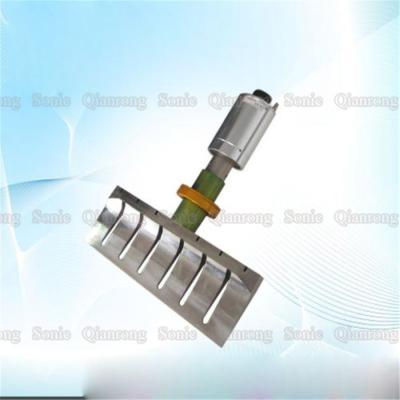 Cina alimento ultrasonico della tagliatrice del formaggio 20Khz, taglierina ultrasonica del dolce con la lama del titanio di 305mm in vendita