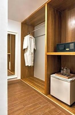 Cina Modello contemporaneo Moderno stile resistenza all'umidità Arredamento camera da letto Armadio in vendita