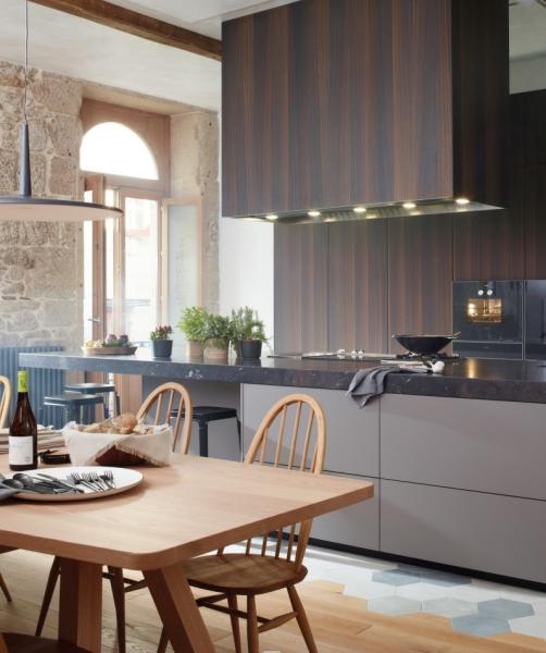 Quality Veneer Finished Modern Style Kitchen Cabinet for Old Kitchen Renovation for sale