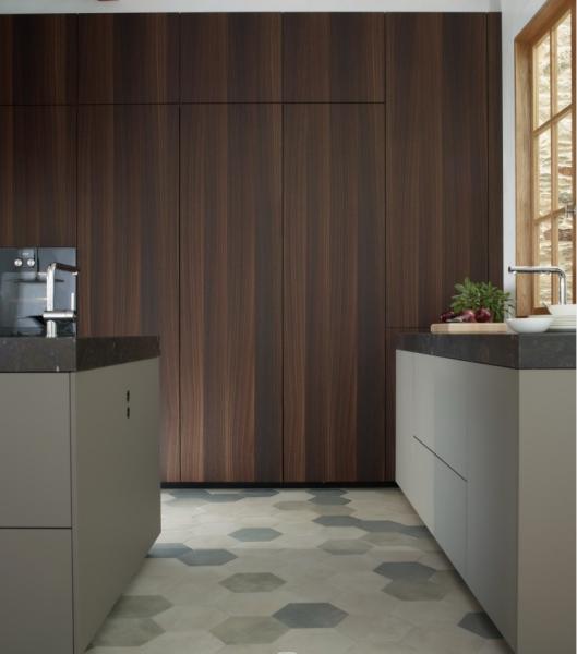 Quality Veneer Finished Modern Style Kitchen Cabinet for Old Kitchen Renovation for sale