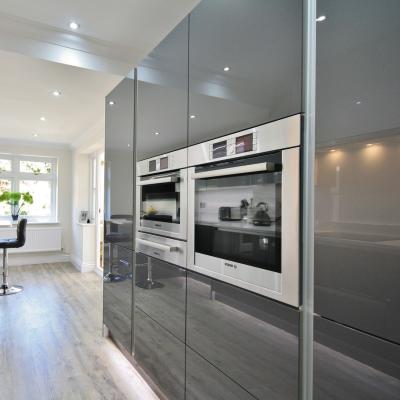 Cina Villa/appartamento Armadio cucina con isole stile moderno Legno lusso design lucido in vendita