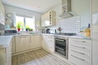 China Style Kitchen Cabinets with E1 Particleboard Carcase and Eased Edge Countertop Edging for sale