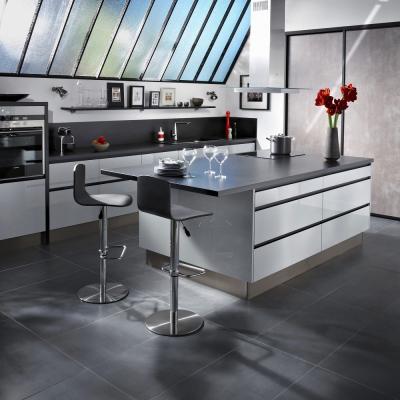 China Armários de cozinha de madeira inteligentes personalizados para cozinha em casa estilo moderno e à prova d'água à venda