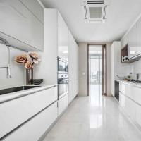 China Customize Kitchen Cabinet High Gloss Modular Kitchen Cabinets for Durable Modern Style for sale