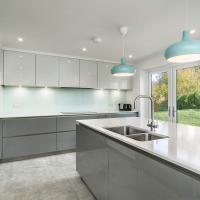 China Customize Kitchen Cabinet High Gloss Modular Kitchen Cabinets for Durable Modern Style for sale