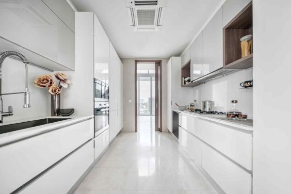Quality Classic Luxury Modular Kitchen Cabinets Veneer Top and Lacquer Bottom for for sale