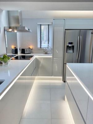 China Blum Hardware Modern Design Light Box Kitchen Cabinet for Colored Small Kitchen Design for sale