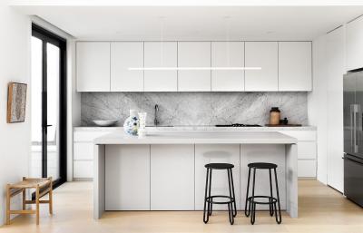 中国 Mdf モジュールアース バニング キッチンキャビネットのためのフェニッシュでモダンキャビネットセット 販売のため