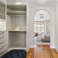 China Customizable Solid Wood Laminated Wardrobe Design for Luxury Modular Wall Wardrobes for sale