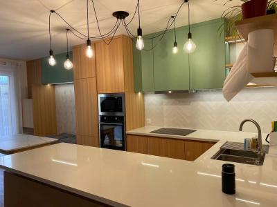 Cina Armadio da cucina completo con materiale Mdf in stile di design moderno in vendita