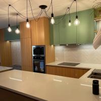 China E1 Particleboard MDF Customized Kitchen Wall Cabinets Lacquer Finish 3 Years Durable for sale