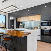 China E1 Particleboard MDF Customized Kitchen Wall Cabinets Lacquer Finish 3 Years Durable for sale