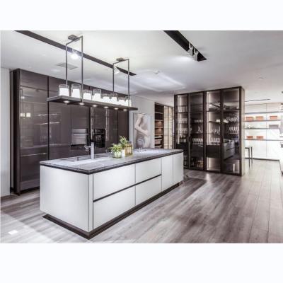 Cina Villa Cucina YALIG Moderno Design Esterno Colore Nero Cucina Dispositivo con Bar in vendita