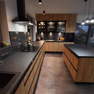 Cina Villa Cucina YALIG Moderno Design Esterno Colore Nero Cucina Dispositivo con Bar in vendita