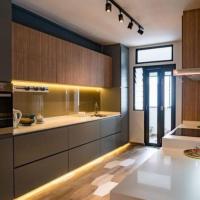 China Quartz Stone Countertop Customized Kitchen Cabinets with Waterproof Fireproof Feature for sale