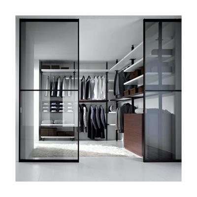 Armoire minimaliste en bois avec panneau de porte en verre et bande lumineuse