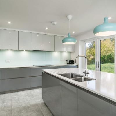 China Moderne Quartz Stone Countertop Italiaanse meubels voor slim vouwbare kleine keukenkasten Te koop
