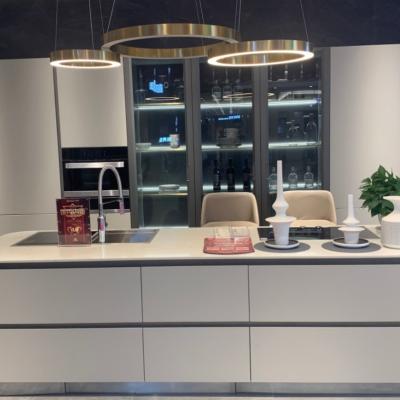 Cina E1 Particleboard Home Modular Ready Made Cabinet Design con bancone di quarzo in vendita