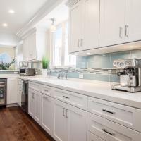 China Carcass Material E1 Particleboard Shaker Kitchen Cabinets with Solid Wood and Marble for sale