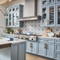 China Carcass Material E1 Particleboard Shaker Kitchen Cabinets with Solid Wood and Marble for sale