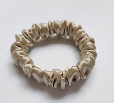 China 100 Zuivere 22mm het Haardecoratie van Scrunchies van de Moerbeiboomzijde Tweezijdige Krullende Te koop