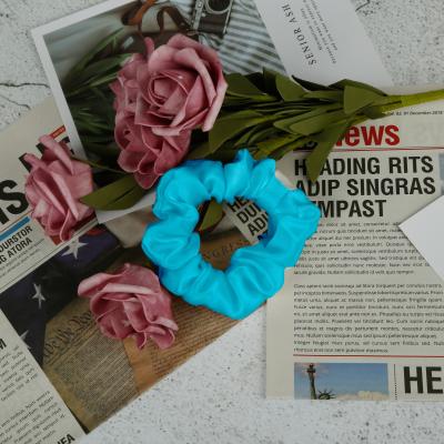 Cina i capelli umani sottili Scrunchie, donne della seta di gelso di 30mm danneggiano i legami liberi dei capelli in vendita