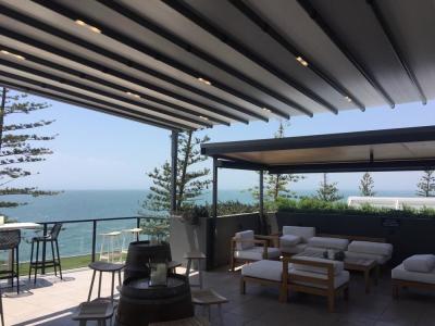 China PVC-Pergola mit abziehbarem Dachsystem und Seitenbildschirm zu verkaufen