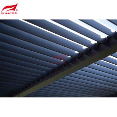 Cina Pergola manuale della pergola della costruzione di alluminio Louvered ritrattabile all'aperto del giardino in vendita