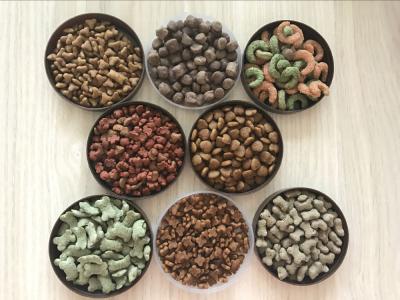 Cina Estrusore per la produzione di alimenti per animali domestici con facile funzionamento e texture a doppia vite di grande capacità in vendita