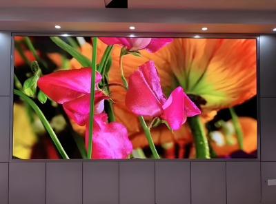 Cina SMD P10 Indoor Fixed LED Video Panel Display with 3840 High Brush Refresh and 1200CD Brightness in vendita
