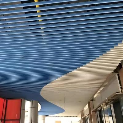 Cina soffitto in alluminio a profilo in legno a forma di U per cella / decorazione interna in vendita