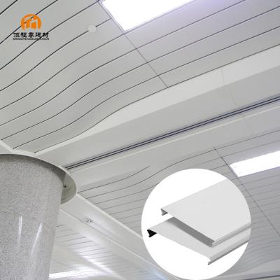 China Modern Design Customized Aluminum Suspended Metal Strip Slat False Ceiling For Hallway Interior Decoration for sale