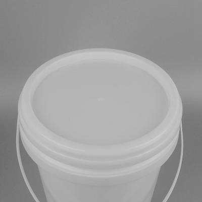 China 20L Round Plastic Paint Bucket with Pouring Spout for sale