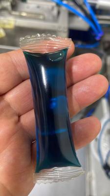 Cina 1000 sacchetti/ora Capacità 100-500 ml Macchina di imballaggio liquido con pellicola idrosolubile in vendita