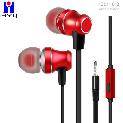 Cina Trasduttore auricolare metallico 3.5mm IPX2 con il cavo piano del TPE di Earbuds del metallo del microfono in vendita