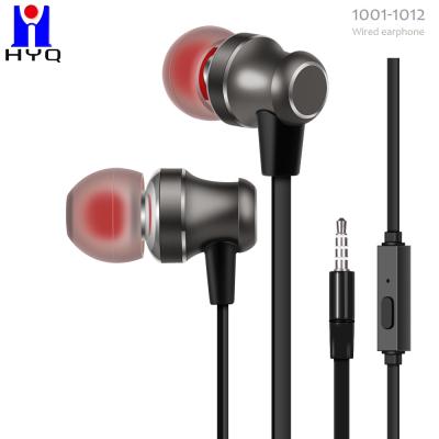 Cina Trasduttore auricolare metallico 3.5mm IPX2 con il cavo piano del TPE di Earbuds del metallo del microfono in vendita
