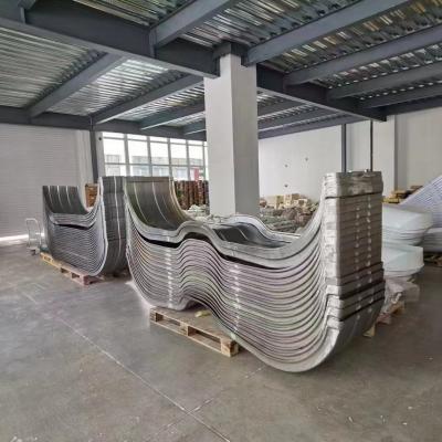China Long Life Durable Mini Ready Mix Truck com estrutura esférica e bombas hidráulicas à venda