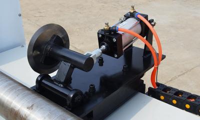 Cina Macchina di taglio del nucleo di carta automatica a coltello rotondo in vendita