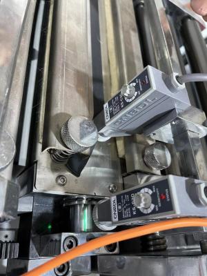 Cina Macchina tagliante di carta del letto piano dell'autoadesivo dell'etichetta con la perforazione in vendita