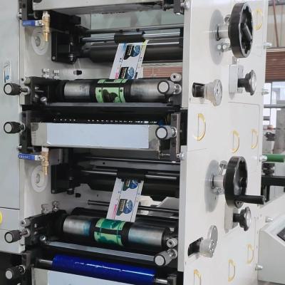 Cina Tyvek Bracelet Automatic Flexo Printing Machine con macchina rotante per taglio a stampo in vendita