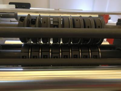 Cina 220V 3 alta velocità di taglio di carta della macchina 120m/min di riavvolgimento di fase in vendita