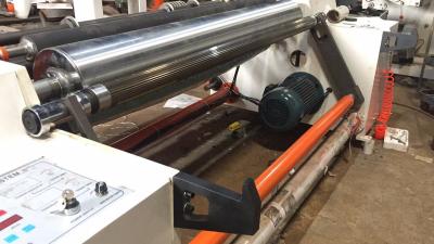 Cina macchina di taglio ad alta velocità 380V, macchina di taglio del tessuto di 1300mm non in vendita