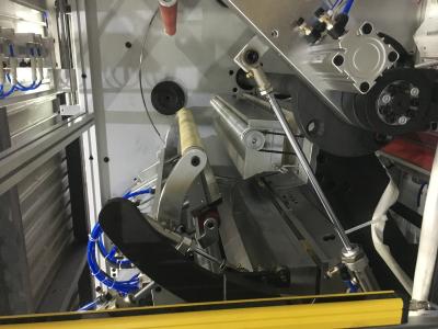 Cina Macchina di ripiegamento di adesivi per etichette di carta con caricamento automatico del nucleo in vendita