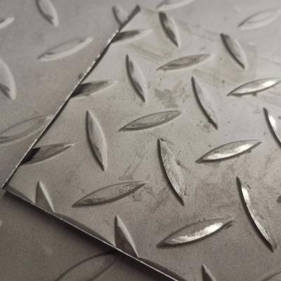 China 304 Stainless Steel Chequered Plate SUS304 Checked Plate with Hot Rolled Technique and Polished Surface for sale